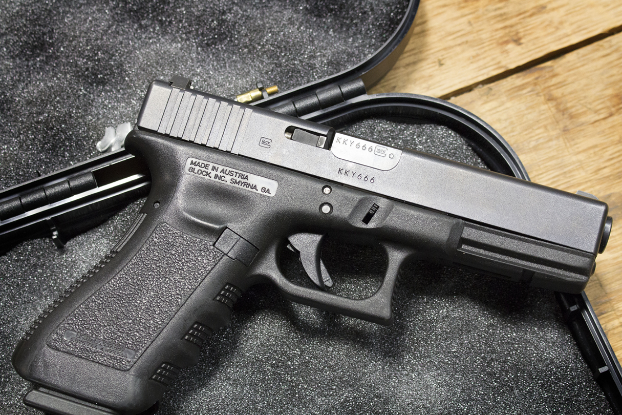 Glock 22 40 S W Used Police Trades With 2 Mags Gen3 Sportsman s glock-22-40-s-w-used-police-trades-with-2-mags-gen3-sportsman-s