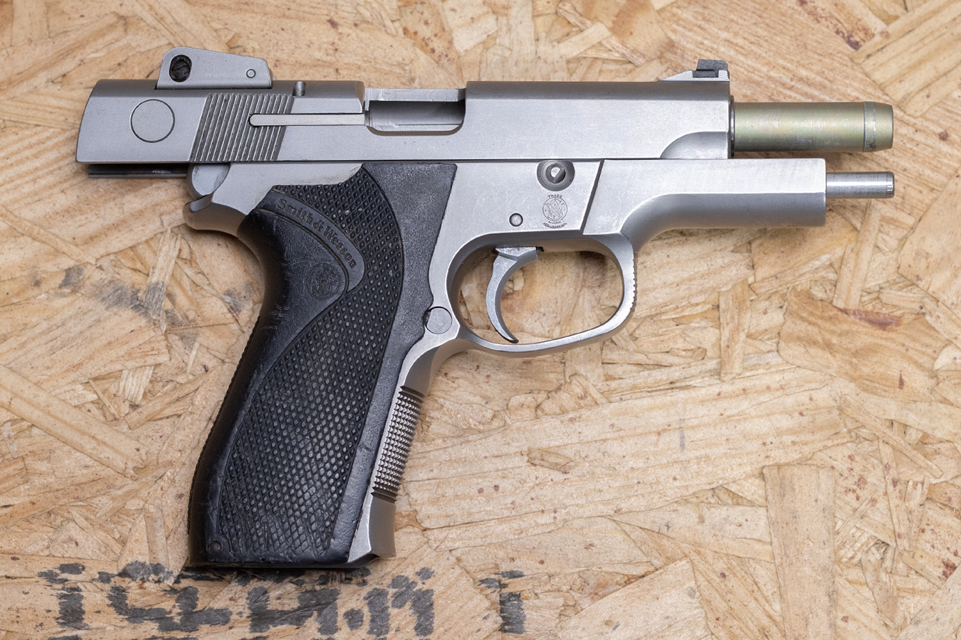 Smith & Wesson 4046 40 S&W Police Trade-In Pistol (Magazine Not ...