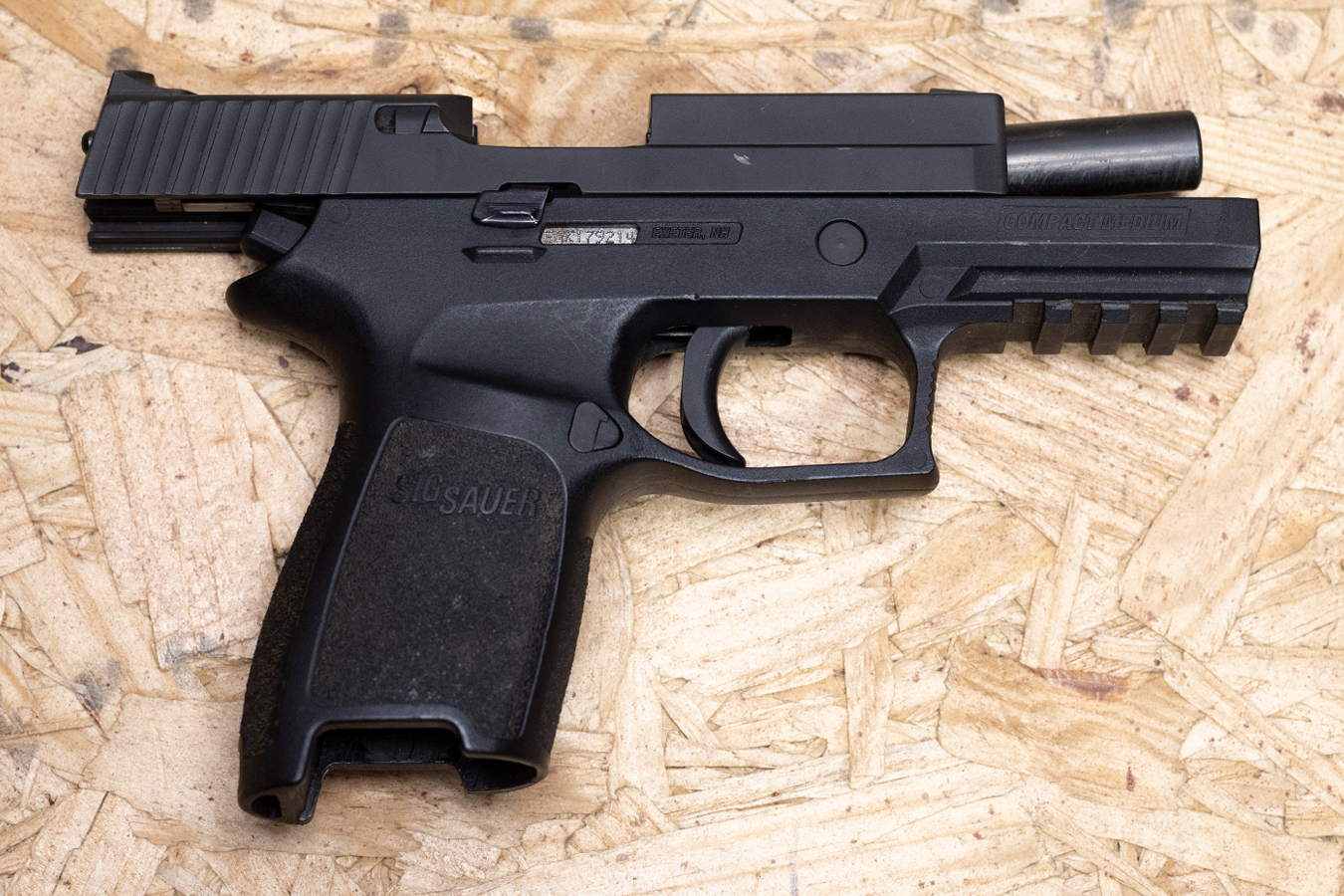 Sig Sauer P250 Compact 40 S&W Police Trade-In Pistol (Magazine Not ...