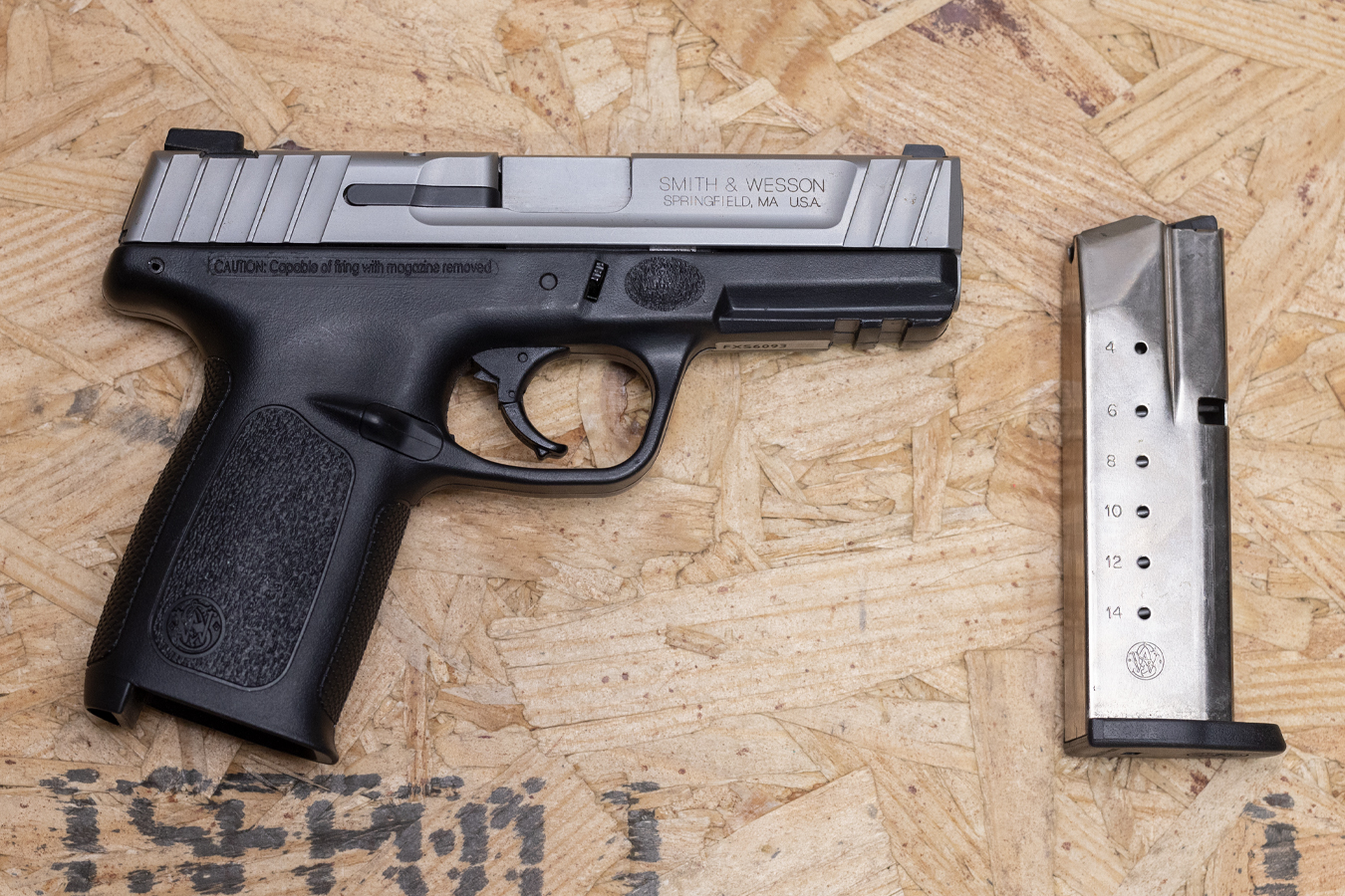 Smith & Wesson SD40VE 40 S&W Police Trade-In Pistol w/Two-Tone Finish ...