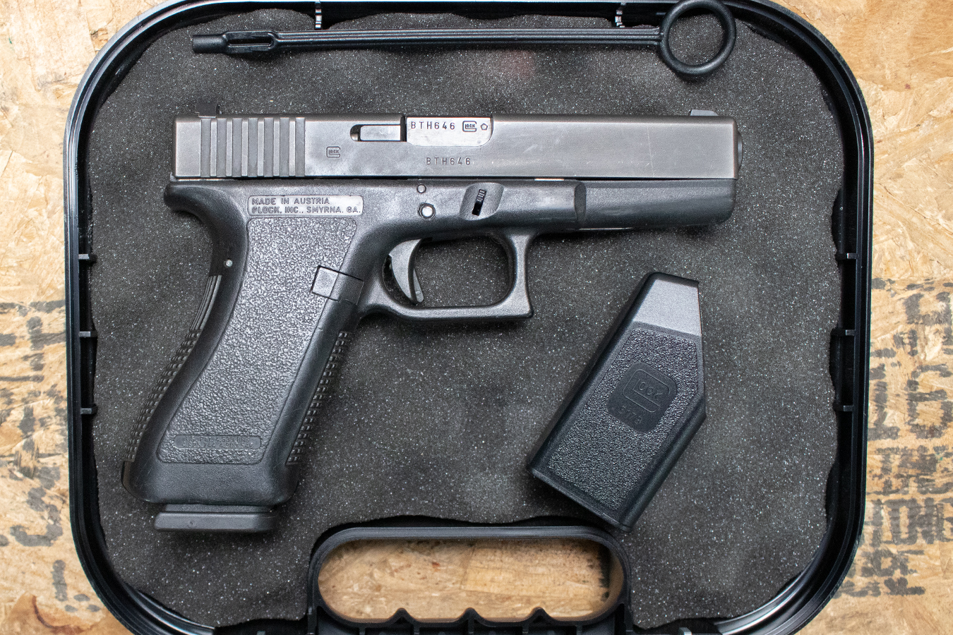 Glock 22 Gen2 40 S&W Police Trade-In Pistol with Case | Sportsman's ...