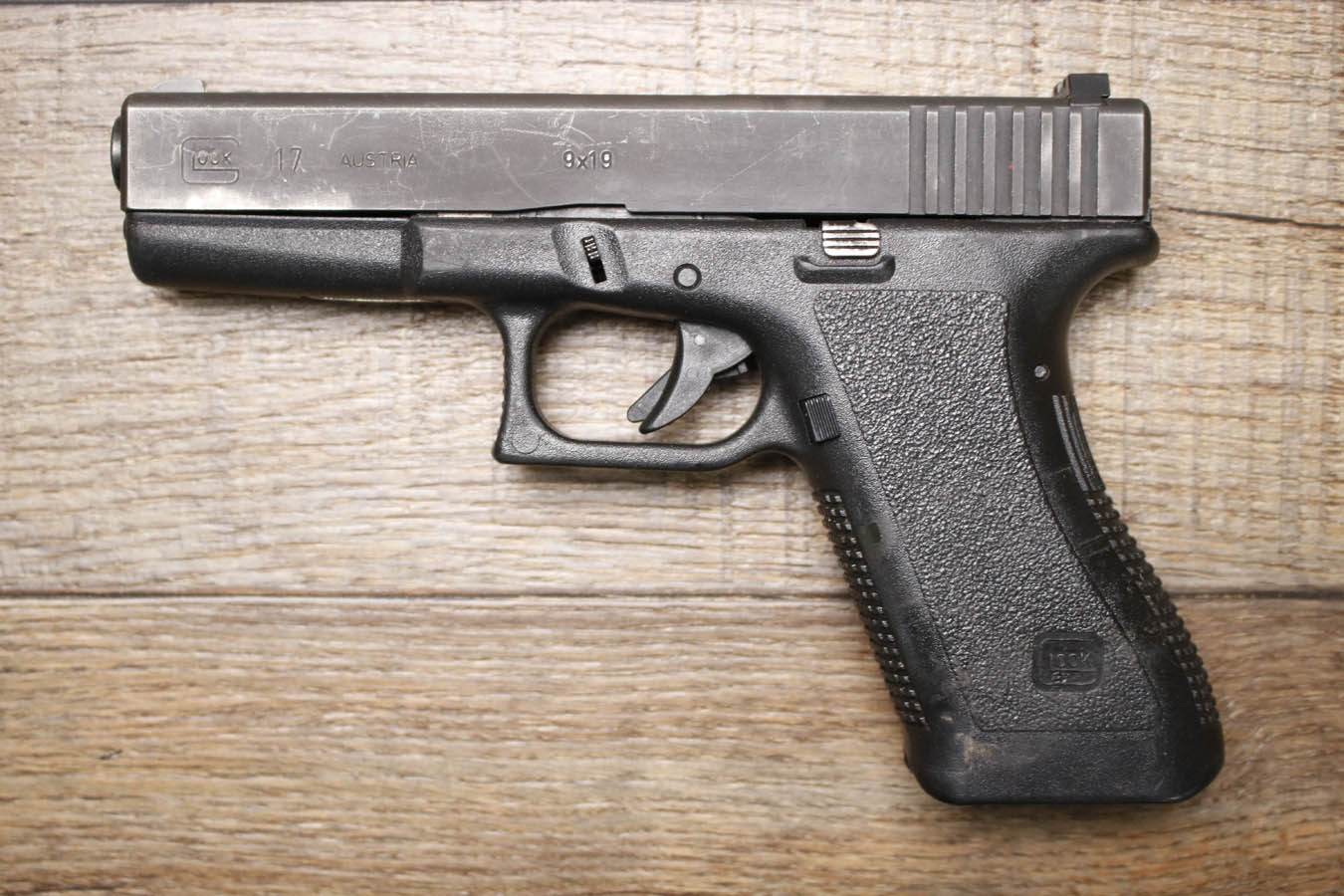Glock 17 Gen 2 9mm Police Trade-In Pistol (No Magazine Included ...