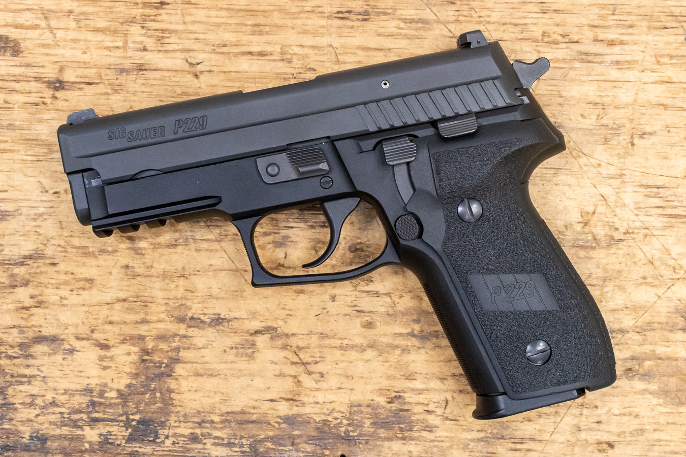 Sig Sauer P229 40 S W DA SA Police Trade in Pistols With Rail