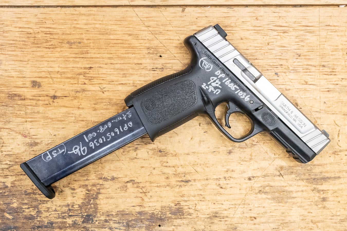 Smith & Wesson SD40VE 40 S&W Police Trade-in Pistol with 30-Round ...