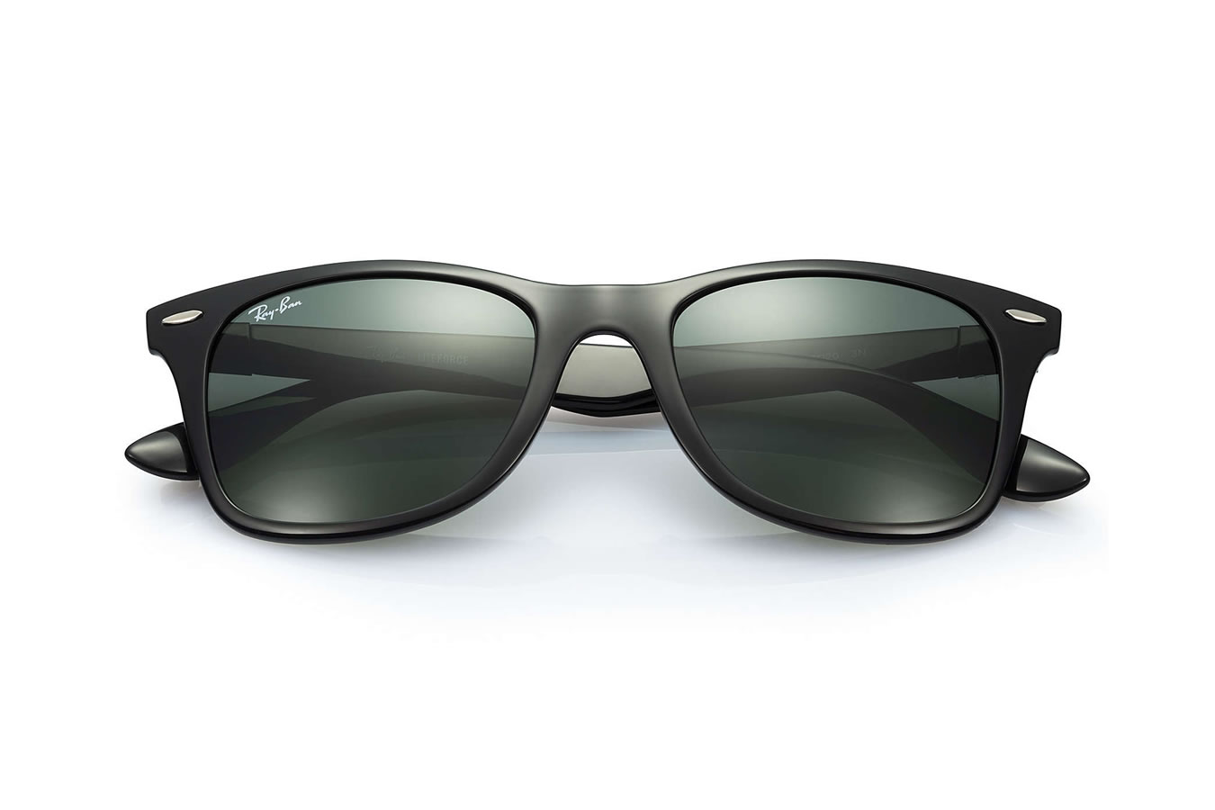 Ray-Ban Wayfarer Liteforce with Matte Black Frame and Green Classic G ...