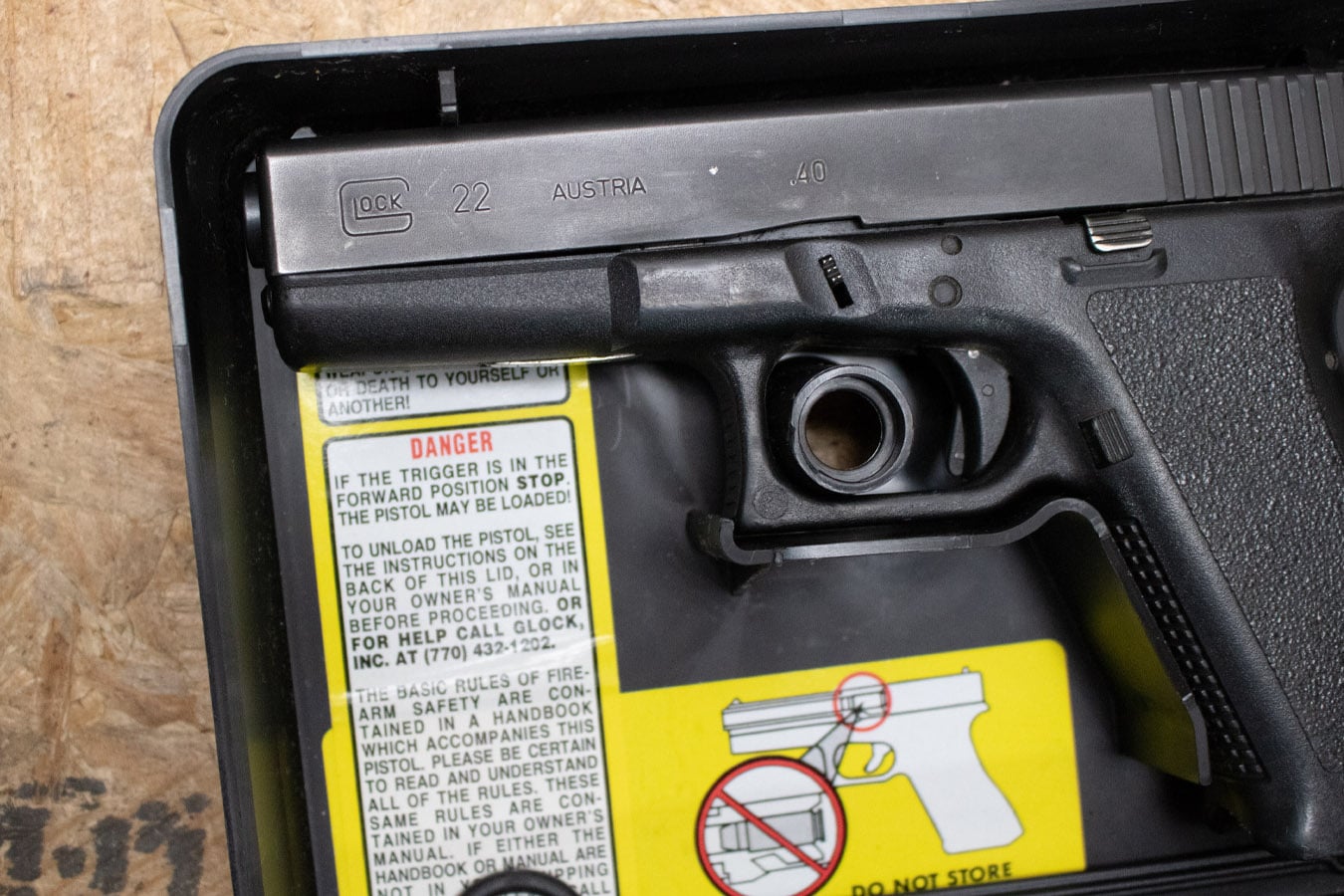 Glock 22 Gen2 40 S&W Police Trade-In Pistol with Case (Good Condition ...