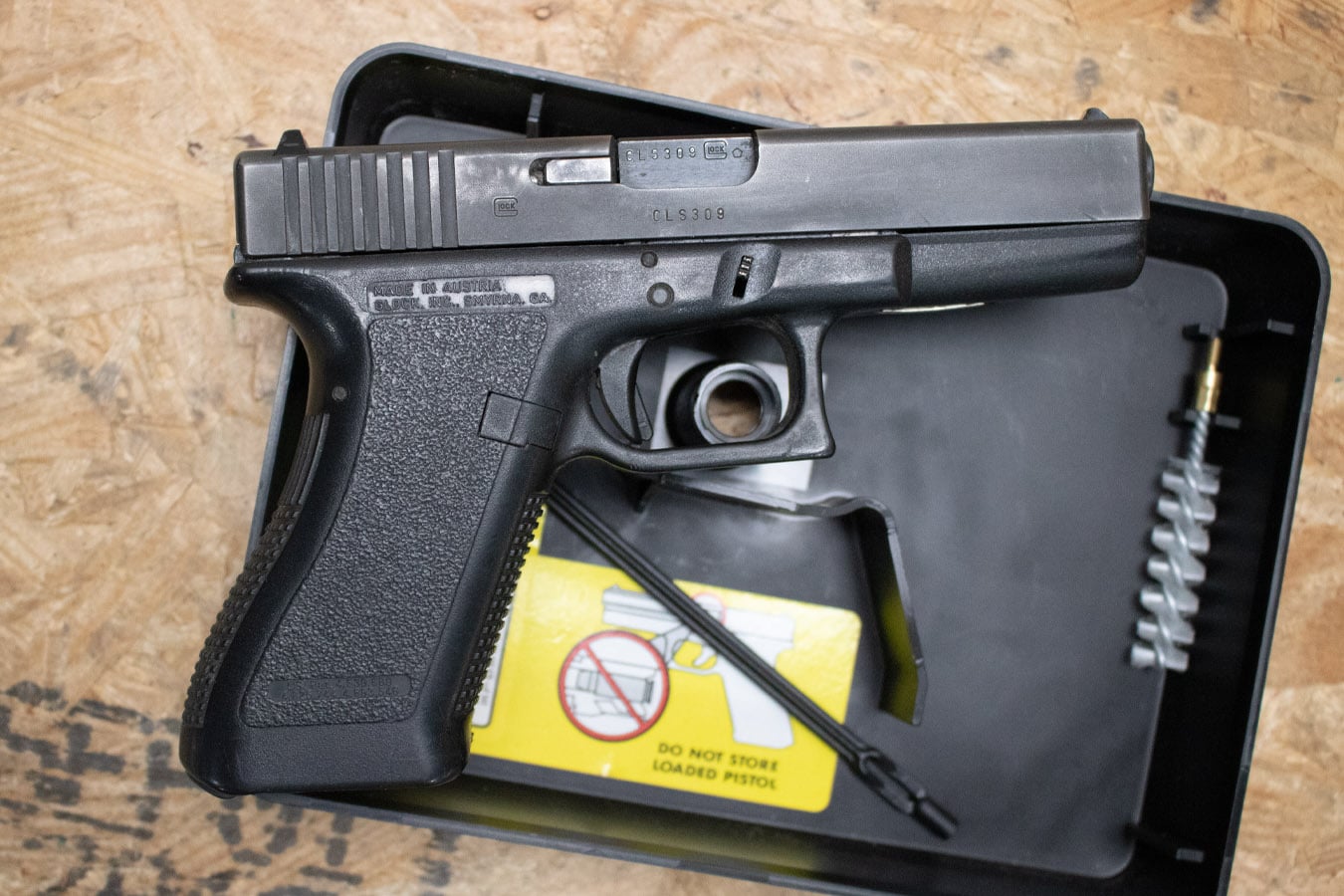 Glock 22 Gen2 40 S&W Police Trade-In Pistol with Case (Good Condition ...
