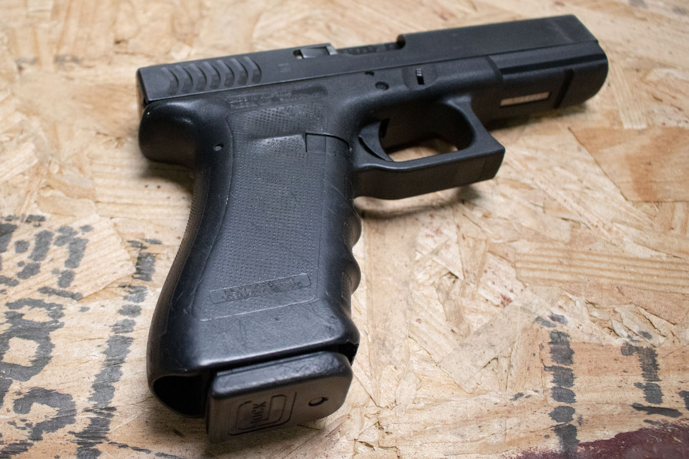 Glock 22 40 S&W Used Police Trades with 3 Mags, Curved Slide Serrations ...