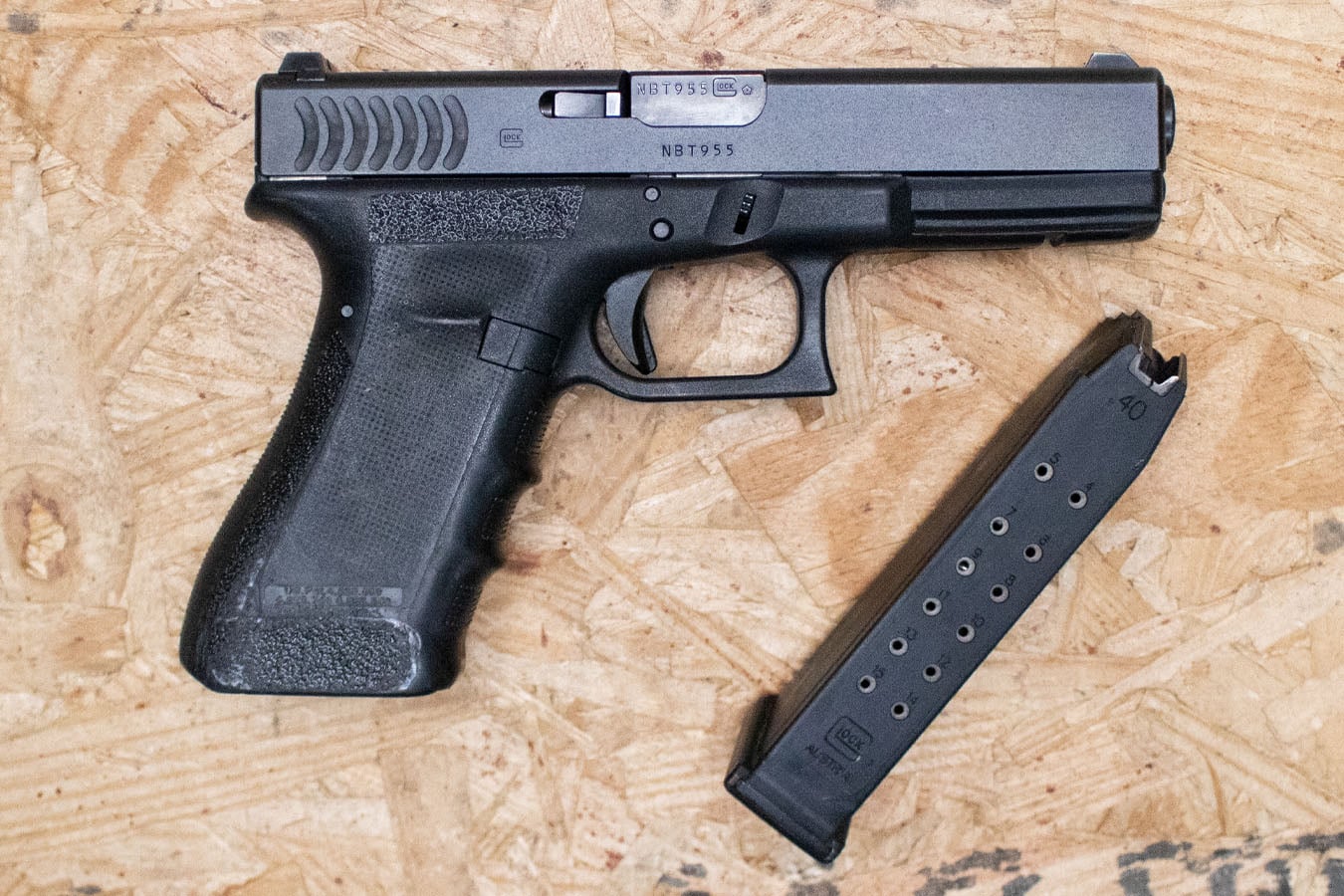 Glock 22 40 S&W Police Trade-In Pistol with Scalloped Slide Cuts ...