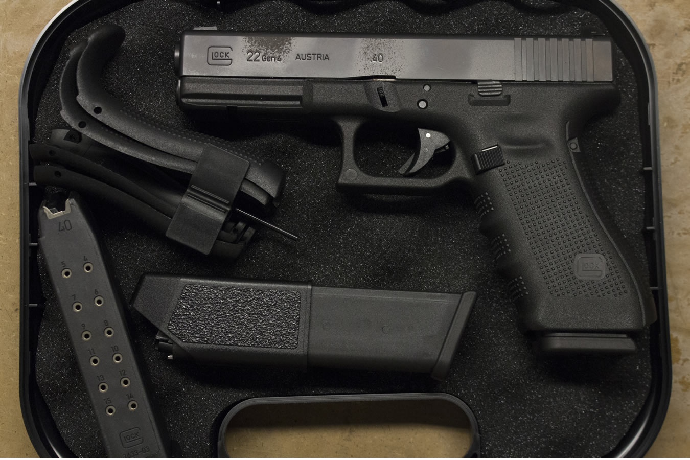 glock-22-40-s-w-police-trade-pistols-with-night-sights-and-3-mags-gen4