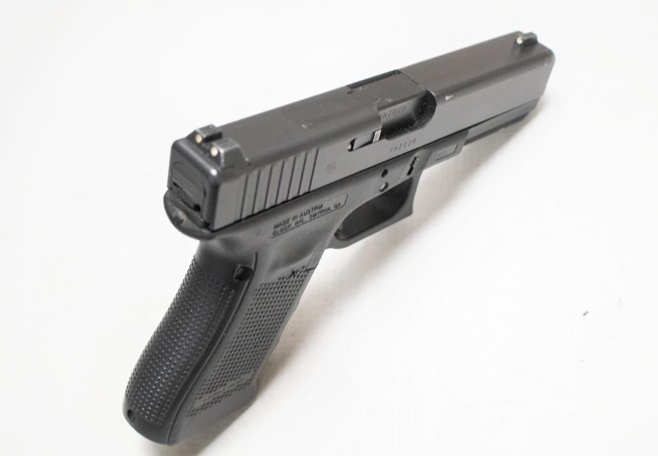 Glock 22 Gen4 40 S&W Police Trade-in Pistols with Front Accessory Rail ...