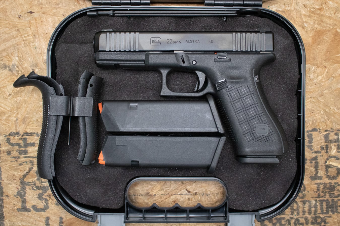 Glock 22 Gen5 40 S&W Police Trade-In Pistols with Night Sights (New In ...