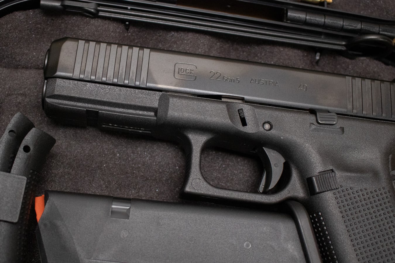 Glock 22 Gen5 40 S&W Police Trade-In Pistols with Night Sights (New In ...