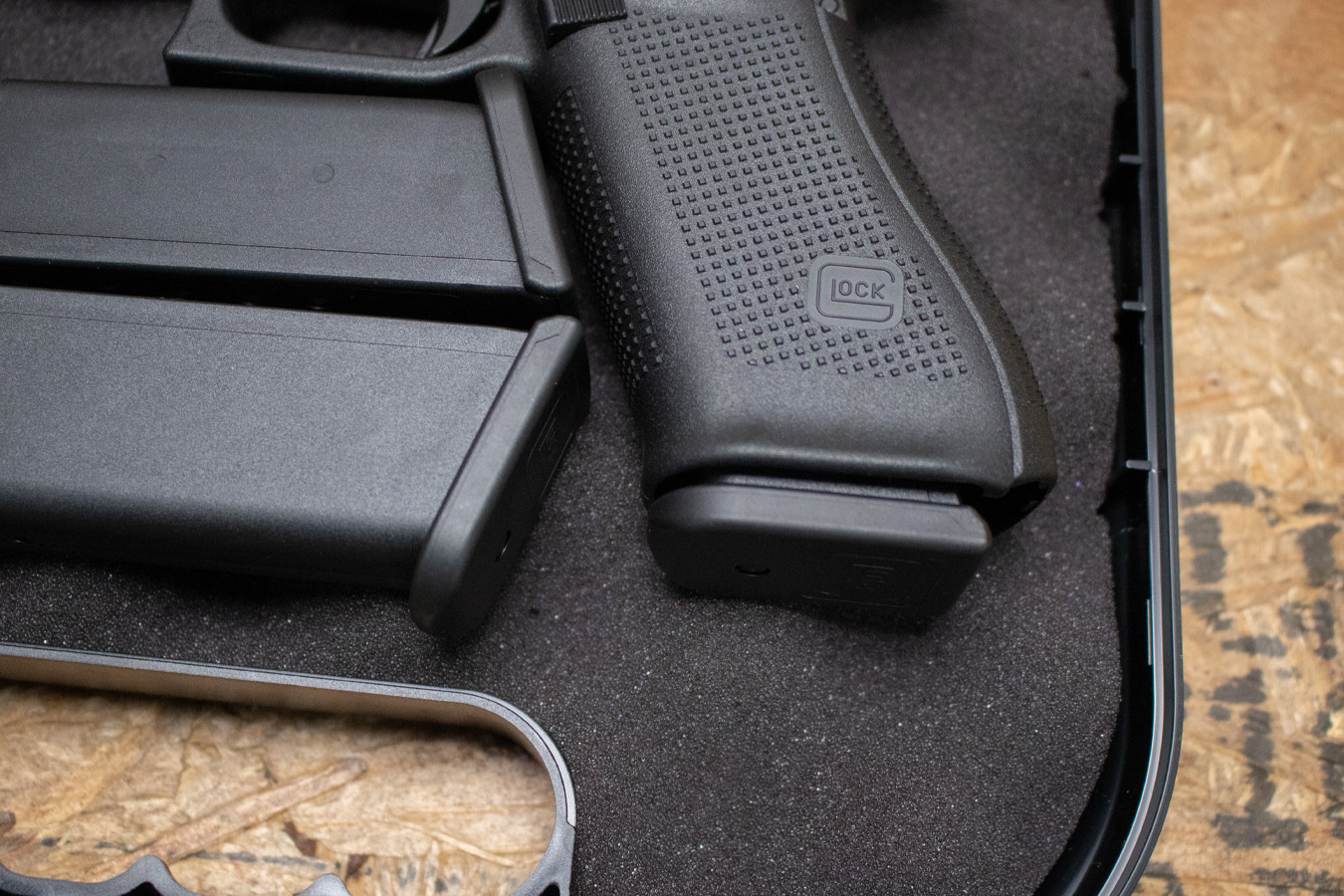 Glock 22 Gen5 40 S&W Police Trade-In Pistols with Night Sights (New In ...