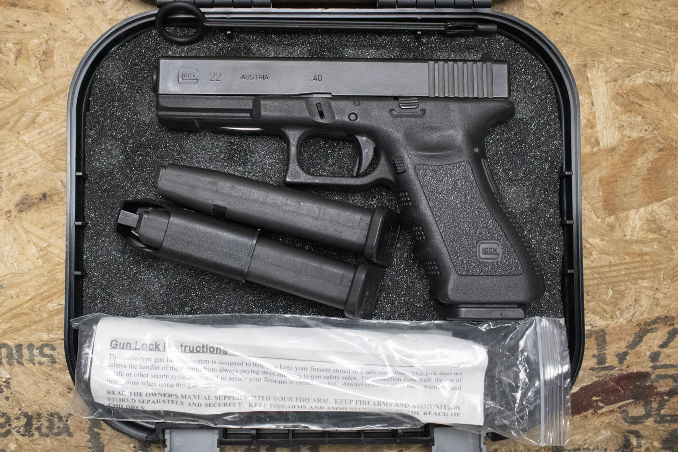 Glock 22 Gen3 40 S&W Police Trade-In Pistol with Three Magazines and ...