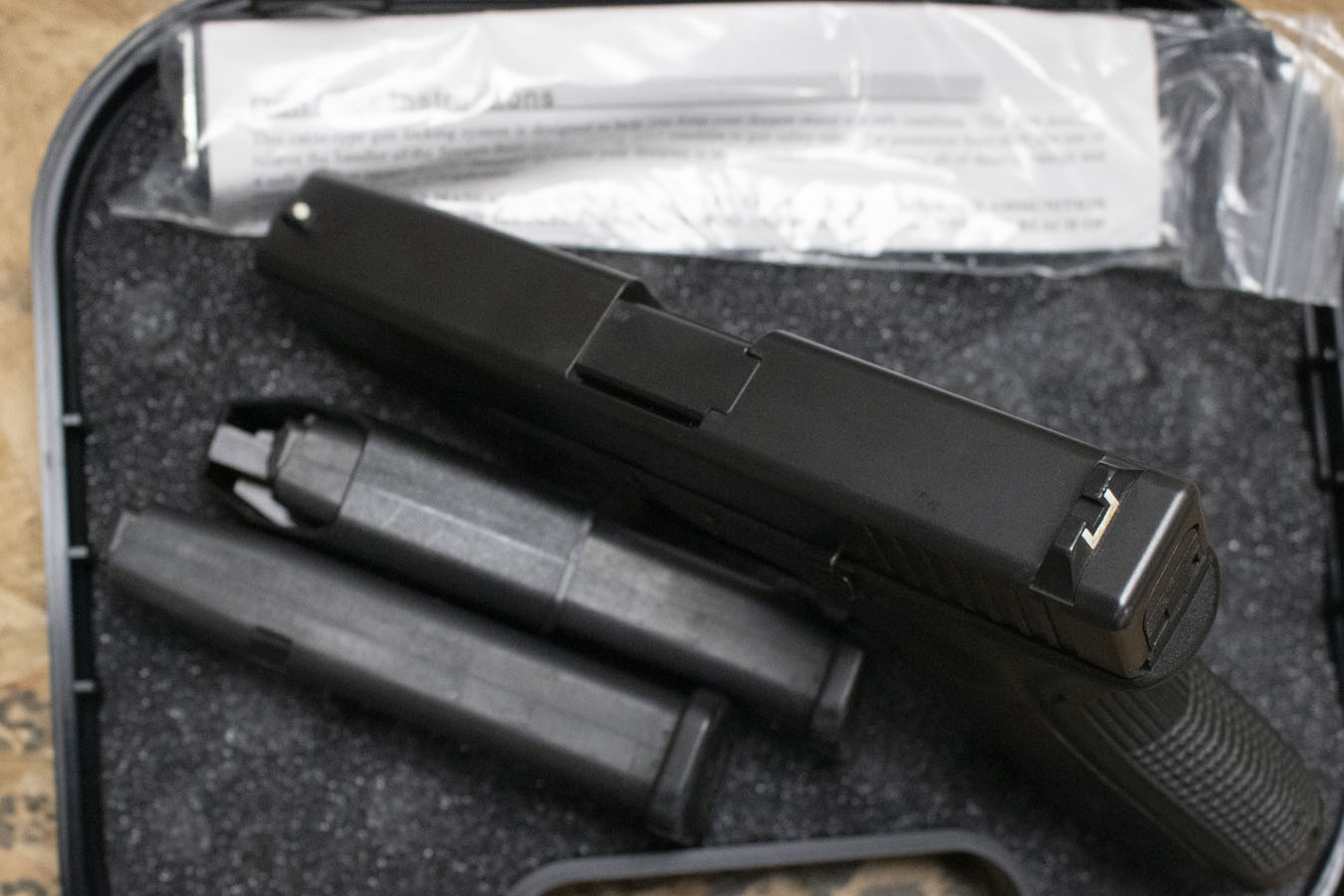 Glock 22 Gen3 40 S&W Police Trade-In Pistol with Three Magazines and ...