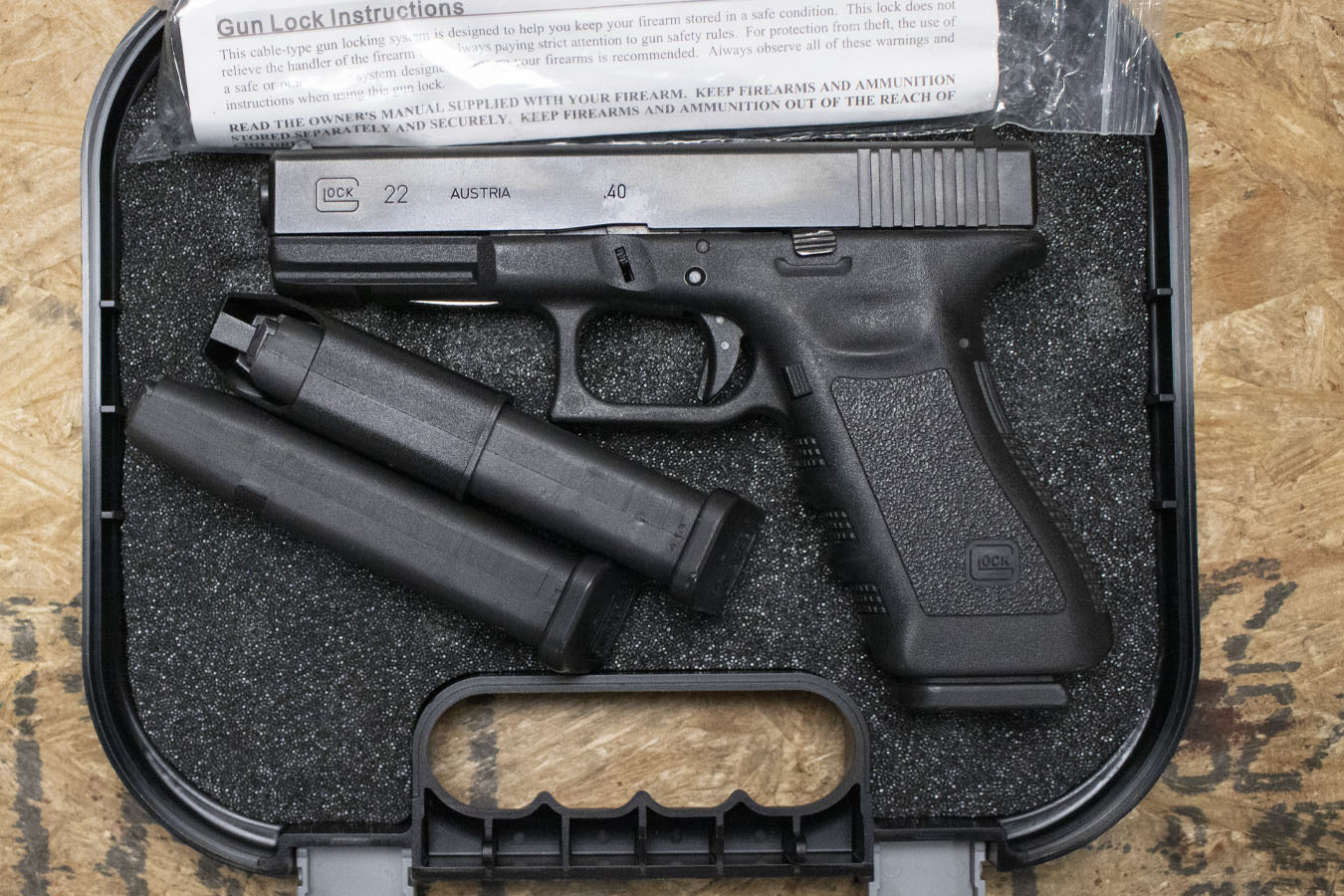 Glock 22 Gen3 40 S&W Police Trade-In Pistol with Three Magazines and ...