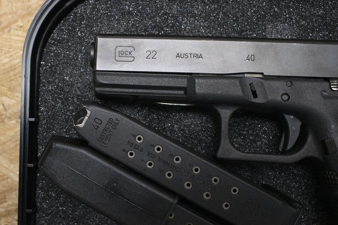 Glock 22 Gen3 40 S&W Police Trade-In Pistol with Three Magazines and ...