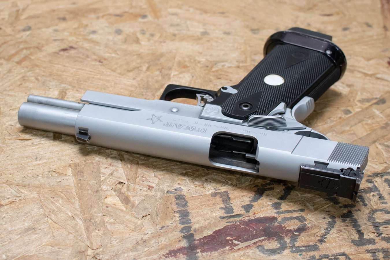 Strayer Voigt Infinity SWAT 40 S&W Police Trade-In Pistol with Three ...