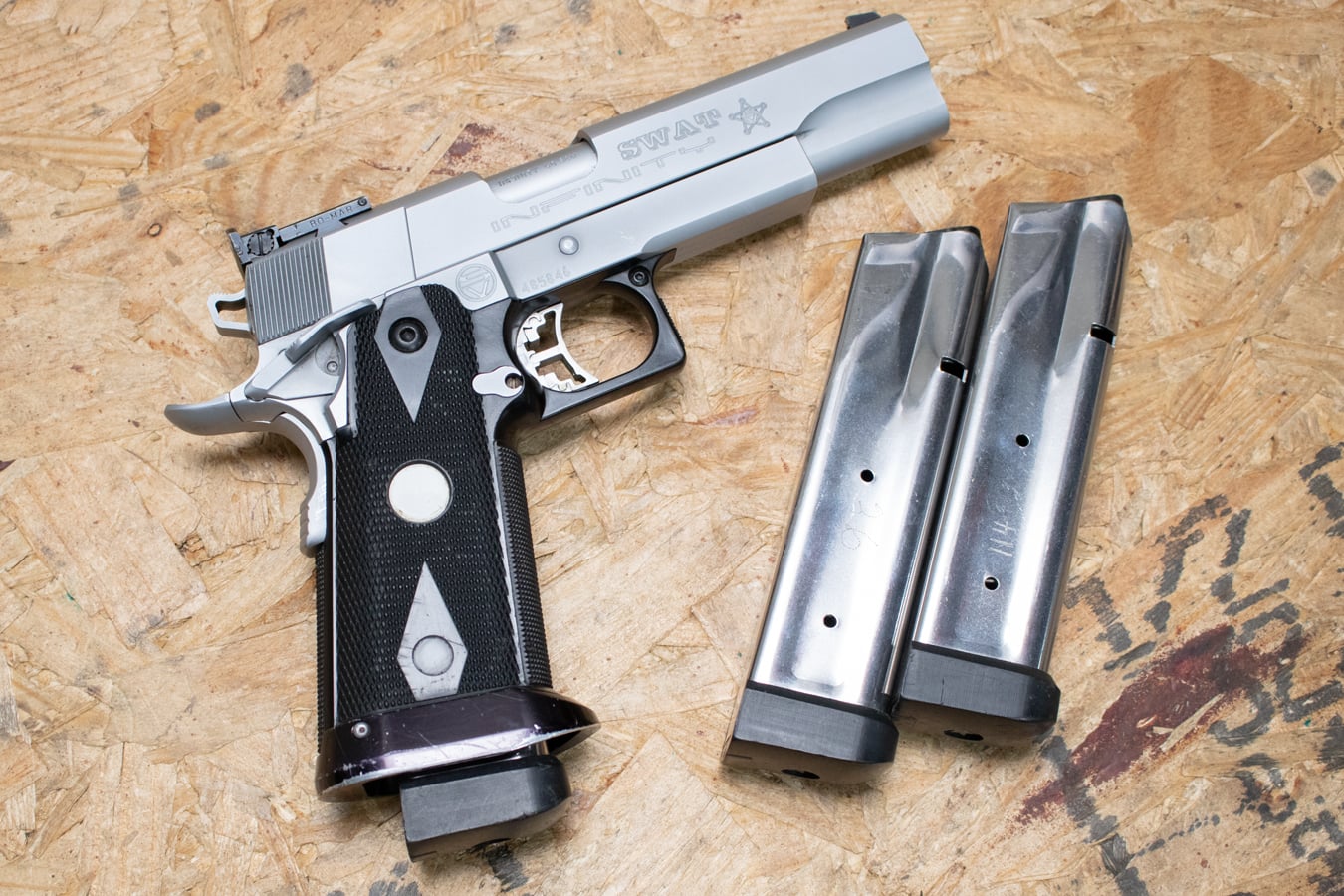 Strayer Voigt Infinity SWAT 40 S&W Police Trade-In Pistol with Three ...