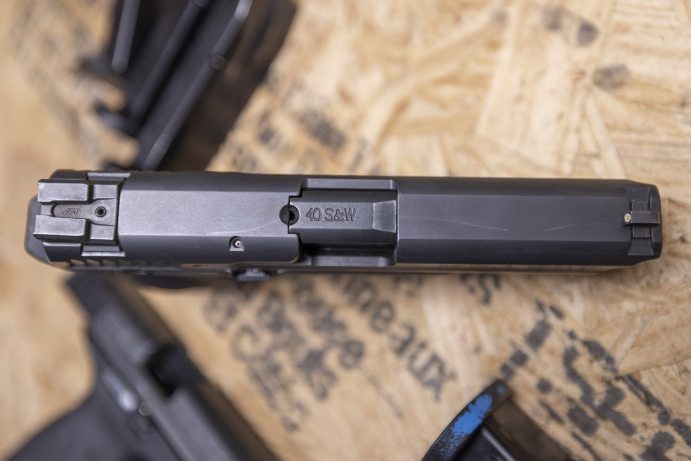 Smith & Wesson M&P40 40 S&W Police Trade-in Pistol with Night Sights ...