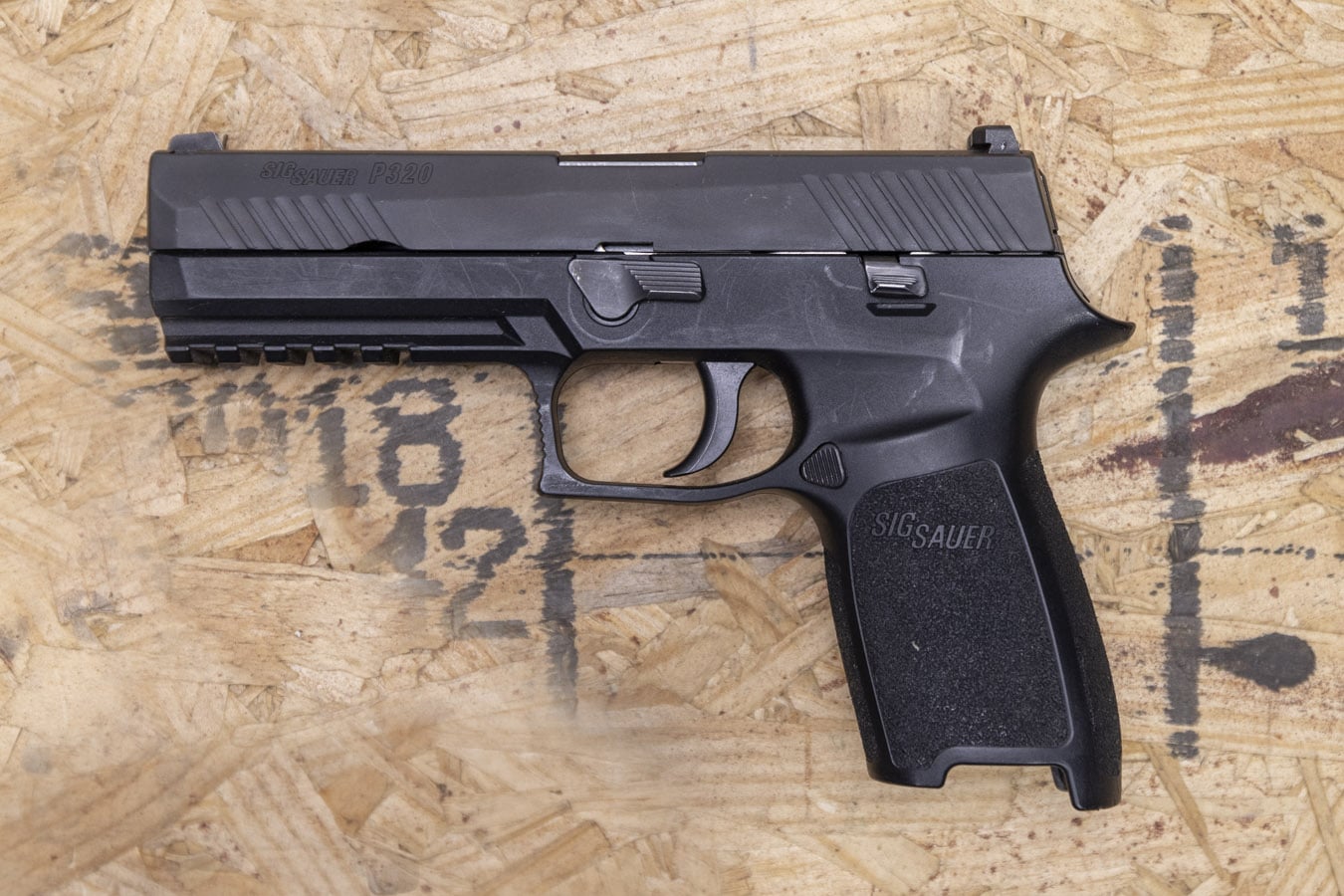 Sig Sauer P320 40 S&W Full-Size Police Trade-in Pistol (Mag Not ...
