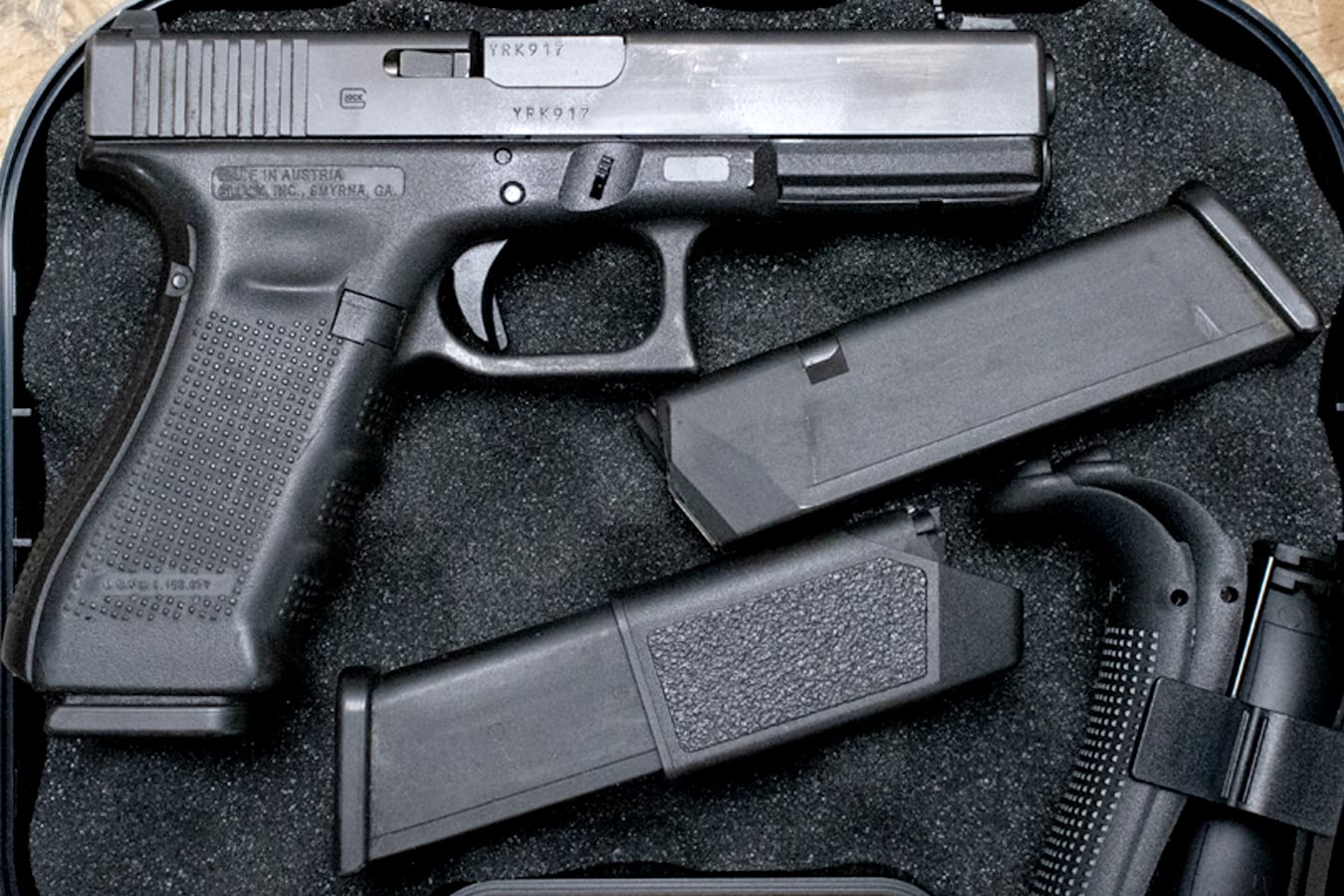 Glock 17 Gen4 9mm Police Trade-in Pistol with Three Magazines and ...